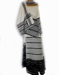 Deals on Set Umbhaco - With Tail Cream Umbhaco Small Triangle | Compare ...